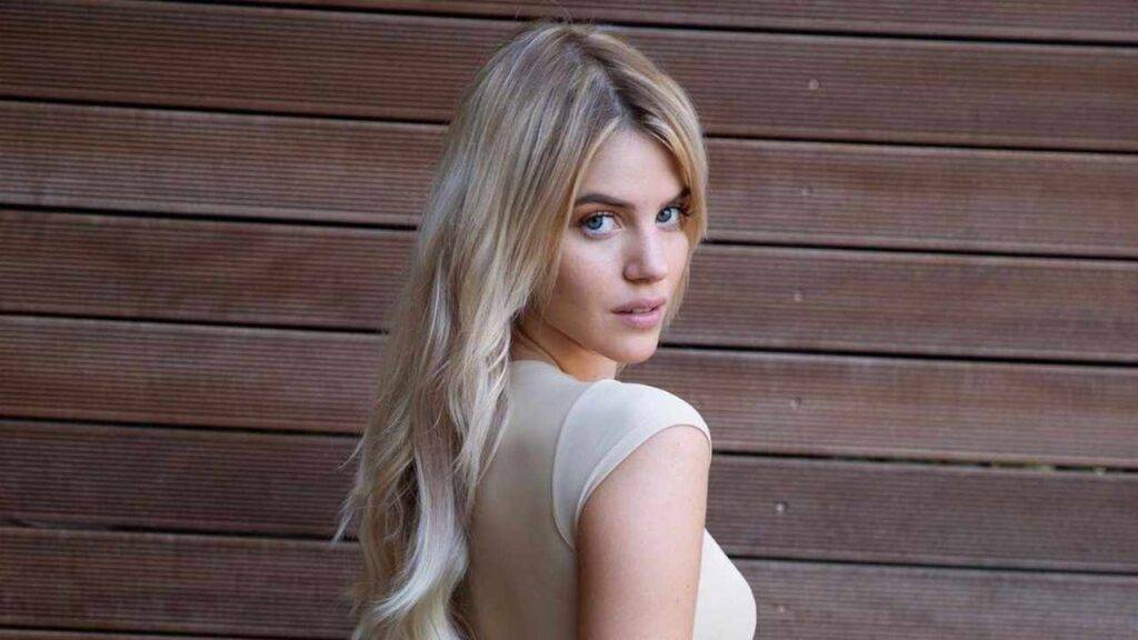 Sara Croce, il perizoma sparisce tra le curve del lato B: pazzesca -FOTO