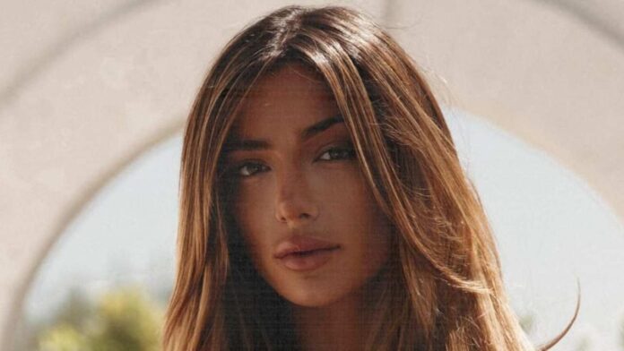 Soleil stavolta ha esagerato: tutta nuda, la copre solo un perizoma