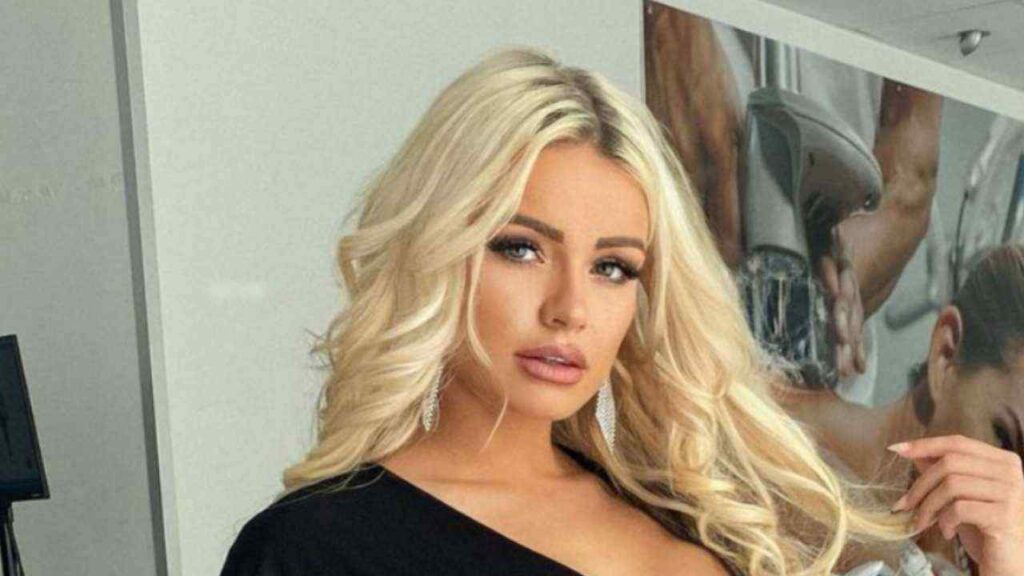 Mercedesz Henger scottante, spacco infinito come l'orizzonte