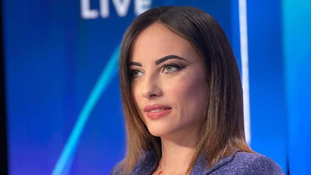 Benedetta Radaelli, gonna e tacchi da Champions League - FOTO