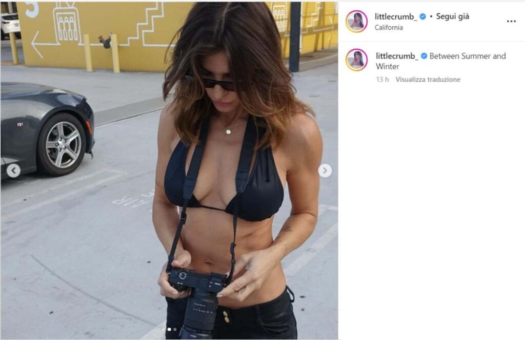Elisabetta Canalis in reggiseno per strada: visione da censura