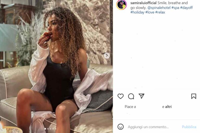 Samira Lui, posizione gambe pericolosa: anche la mela diventa piccante