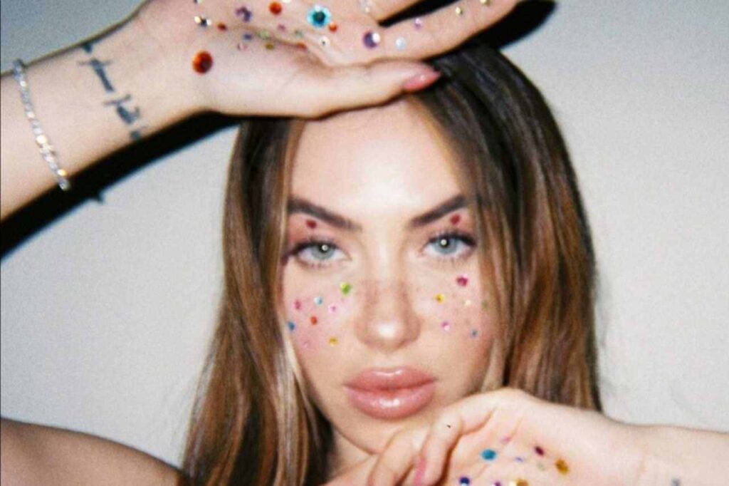 Valentina Fradegrada, quale versione preferite? Visione da bollino rosso