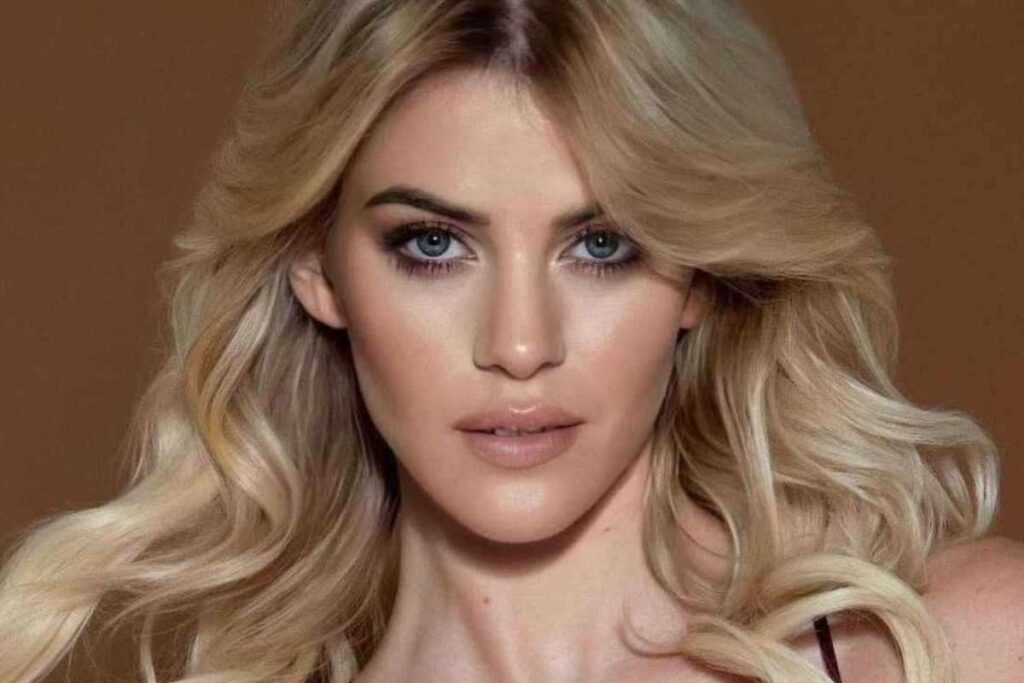 Sara Croce, il perizoma si vede appena: lato B da favola